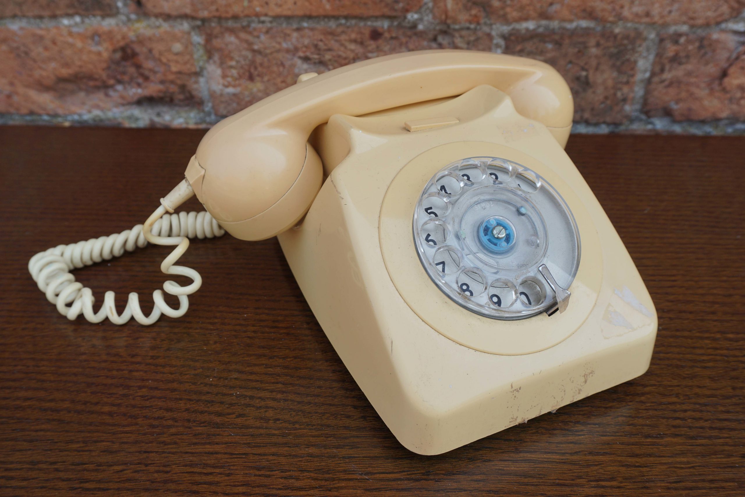 Phone – Cream Rotary Dial Telephone (1981) – Revival Props