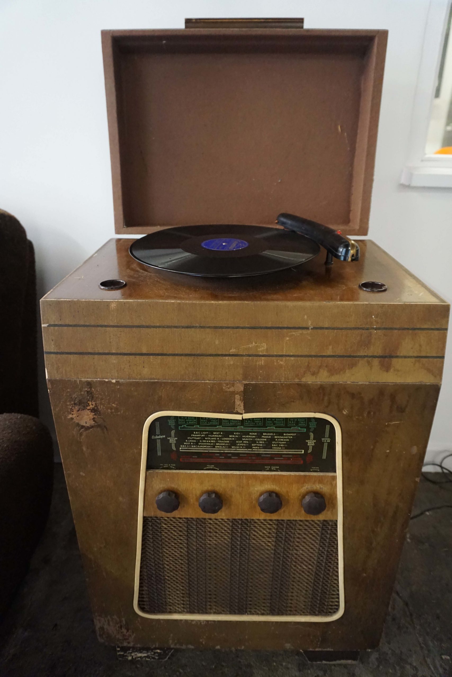 Record Player & Radio – Portadyne – Revival Props