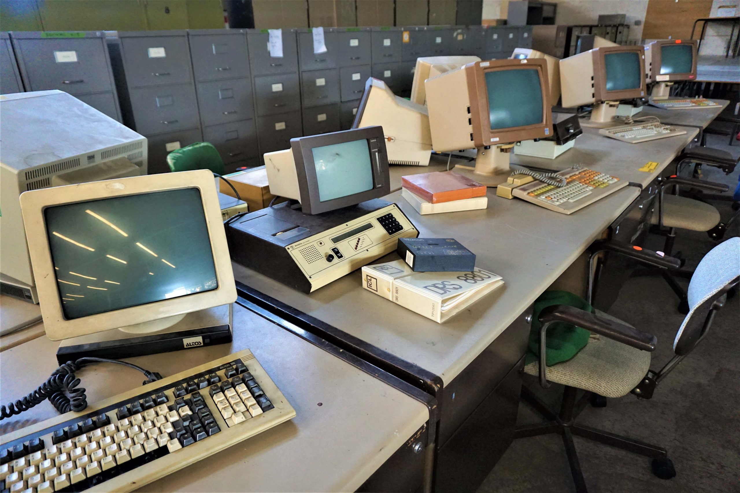 Monitors & Consoles (1980s) – Revival Props