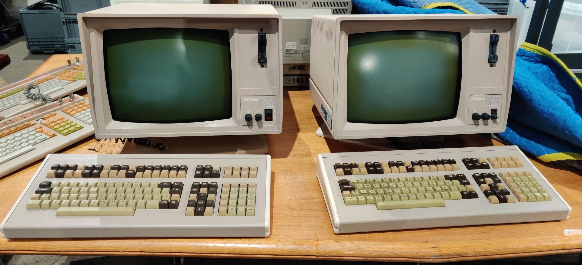 Monitor – Lynwood Beta (1985) with keyboard – Revival Props