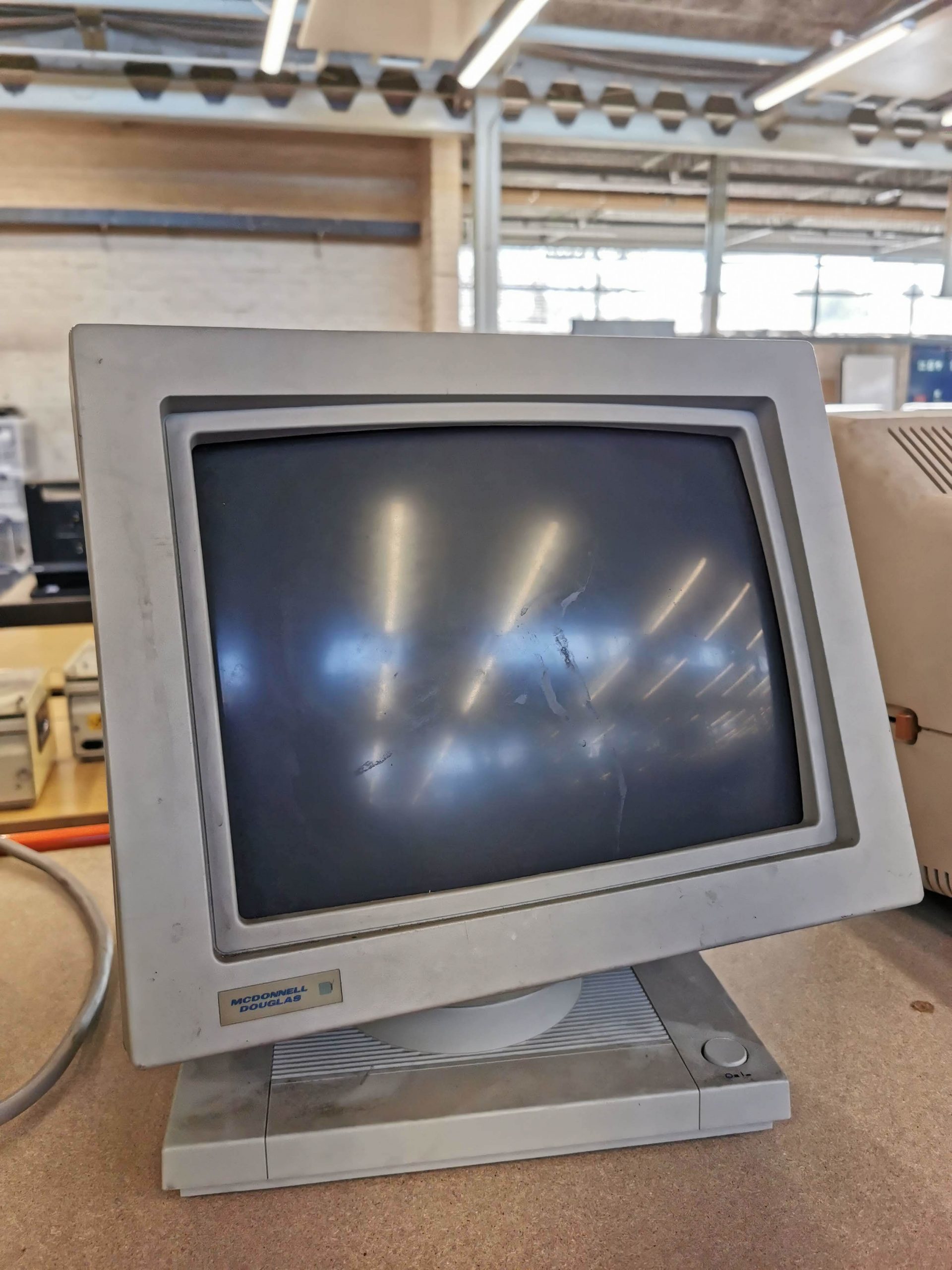 Monitor – McDonnell Douglas 14″ (1990) – Revival Props