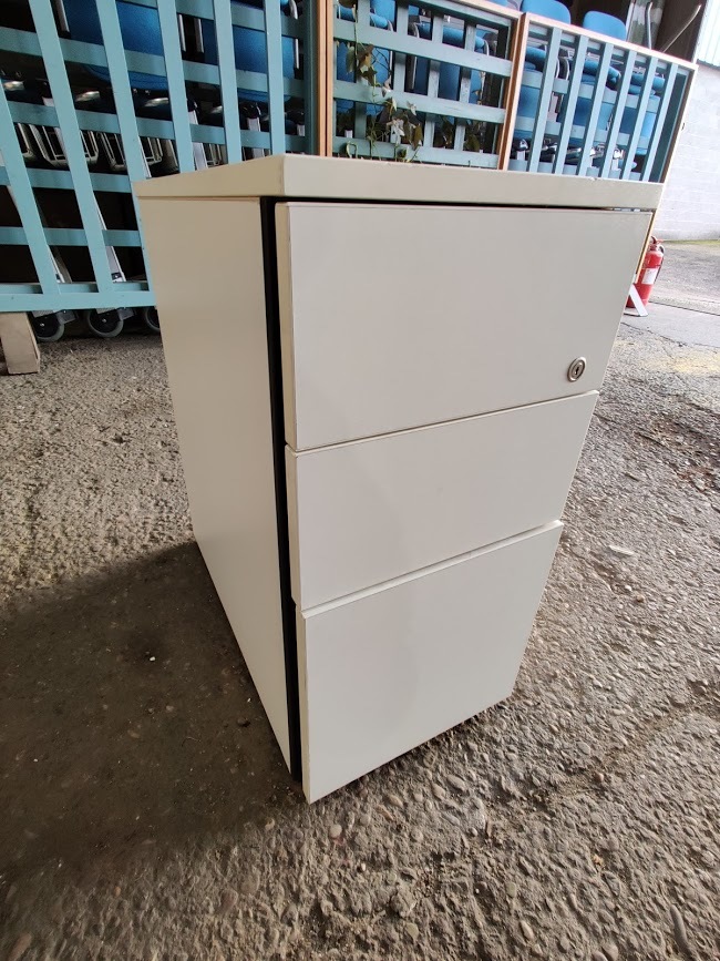 Pedestal – White 3 drawer – Revival Props