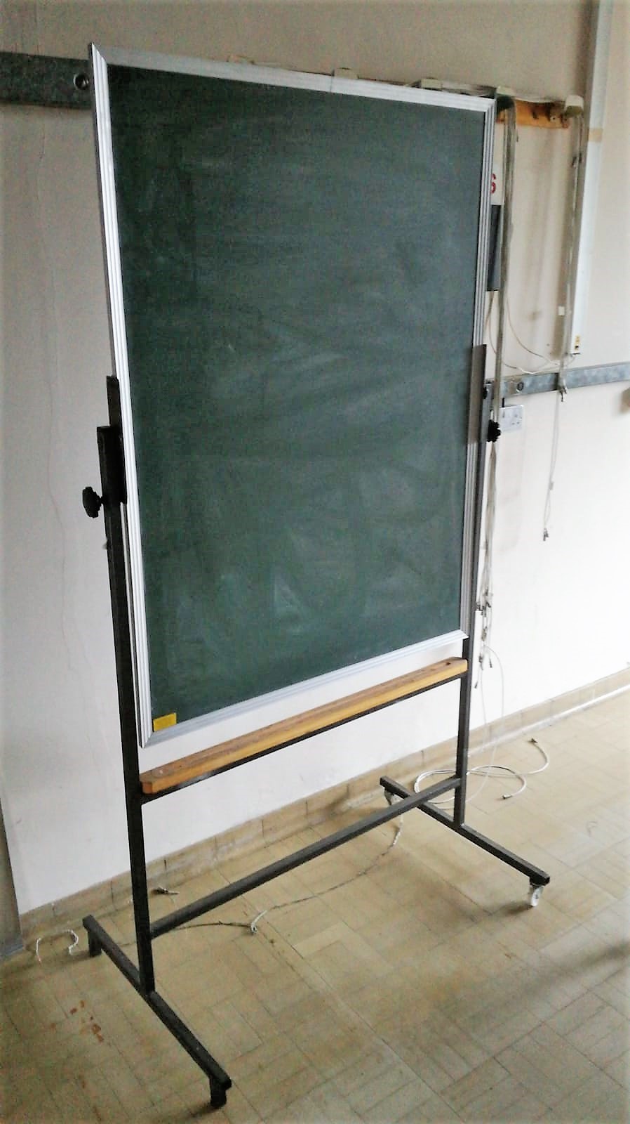 Freestanding Blackboard/Chalkboard – Revival Props