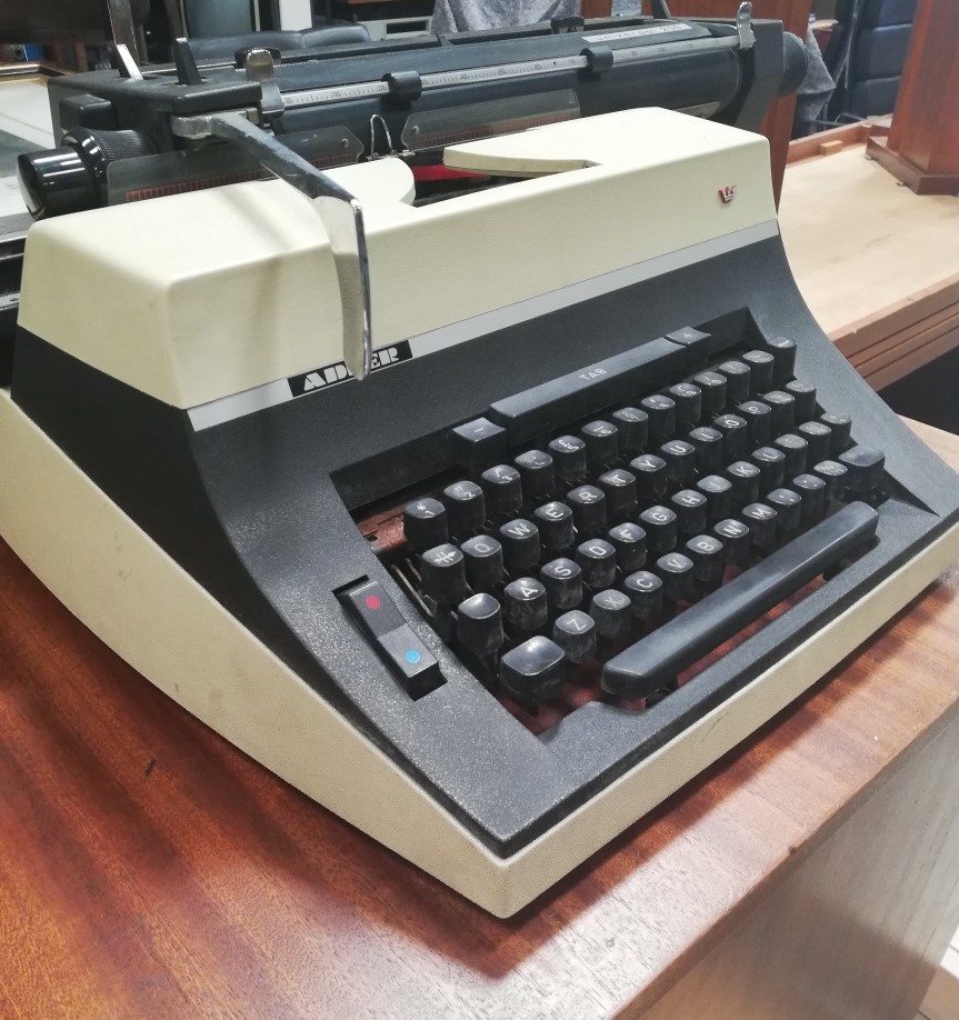Typewriter – Adler – Revival Props