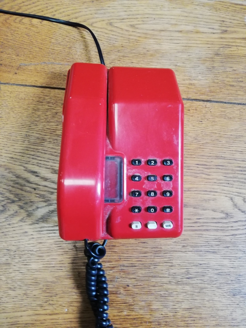 Phone – BT Viscount Red – Revival Props