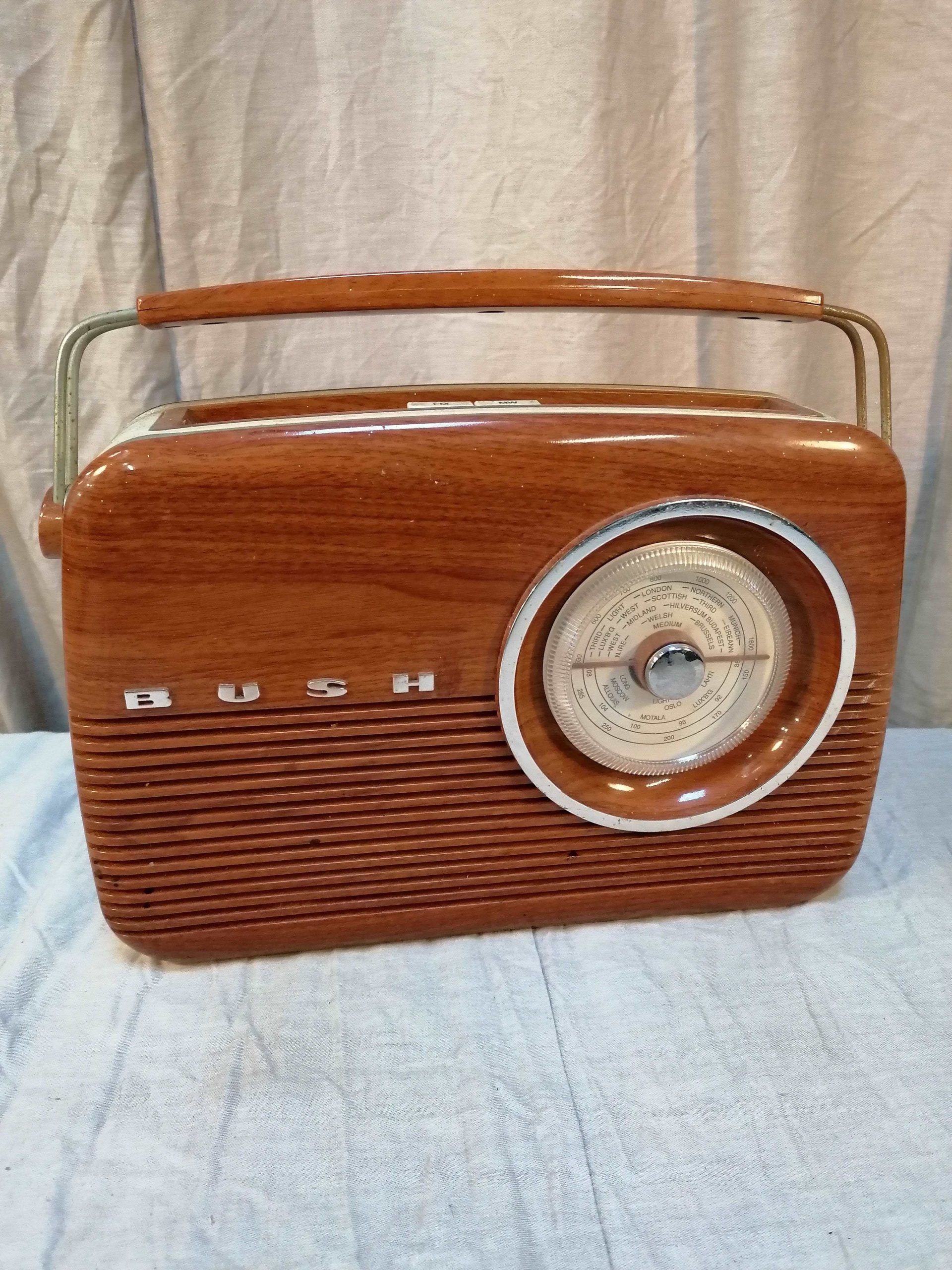 Radio – Bush/Plastic/Faux Wood/Cream – Revival Props