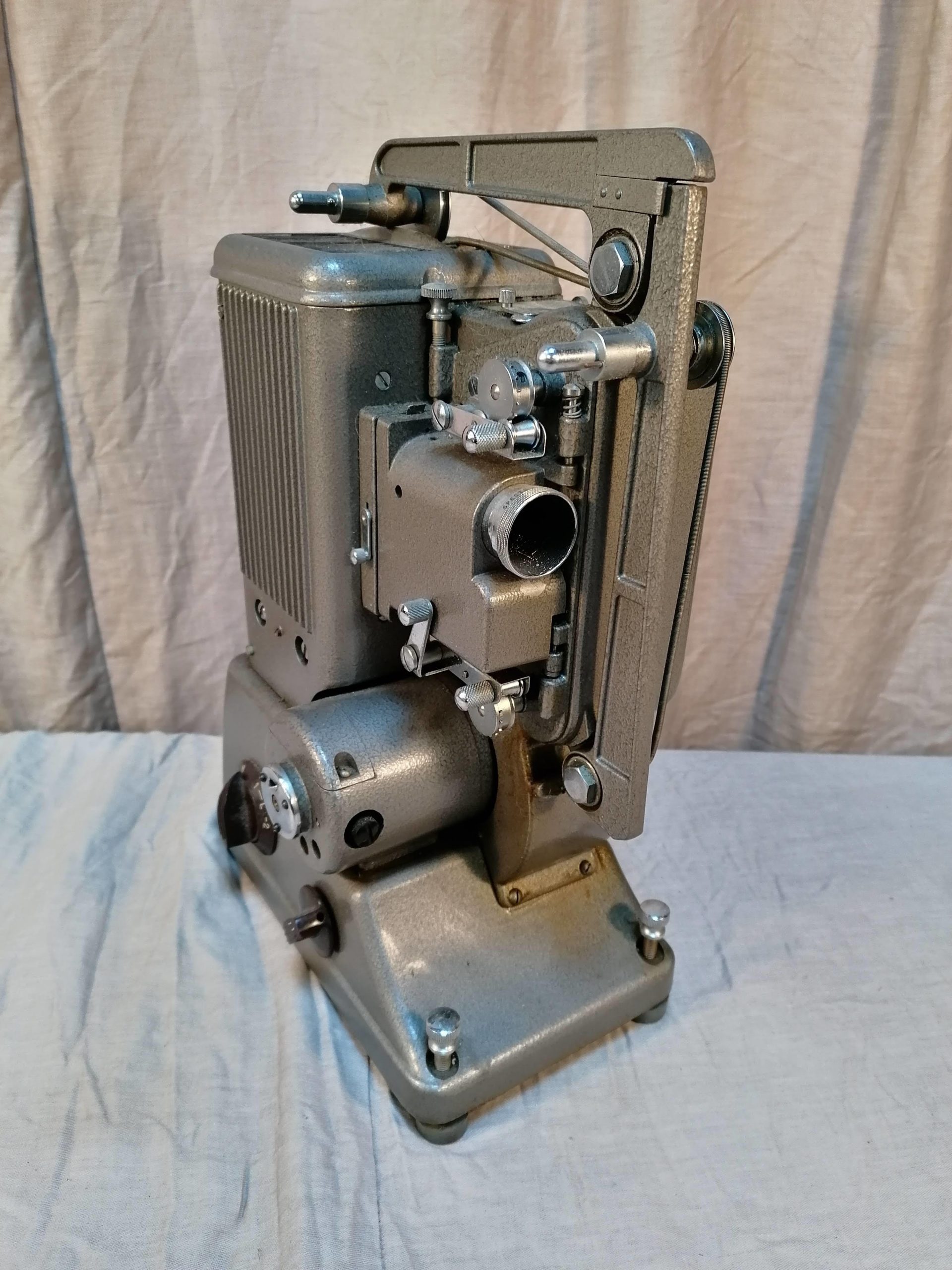 Projector – SPECTO/Silver – Revival Props