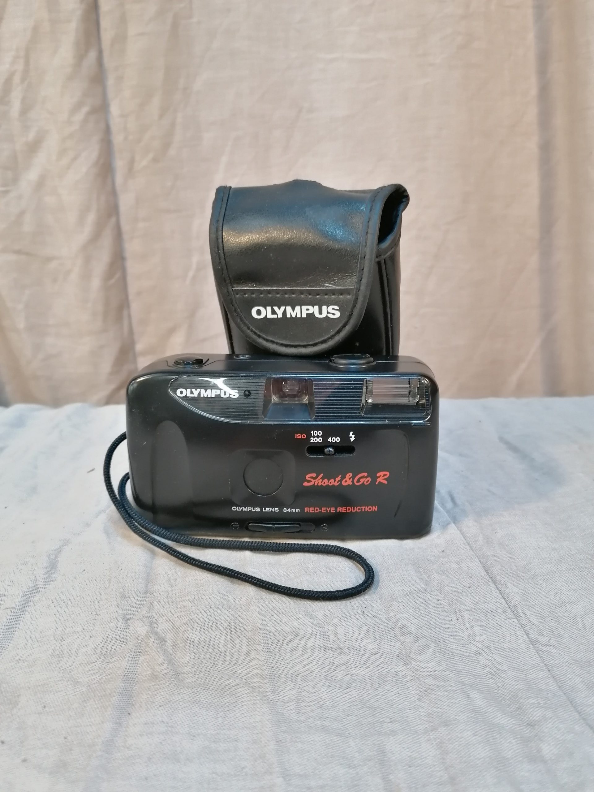 Camera – Olympus Shoot&Go R/Black/Plastic/With Case – Revival Props