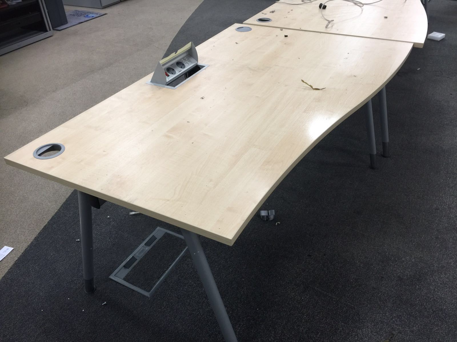 Maple 1600 Desk – Revival Props