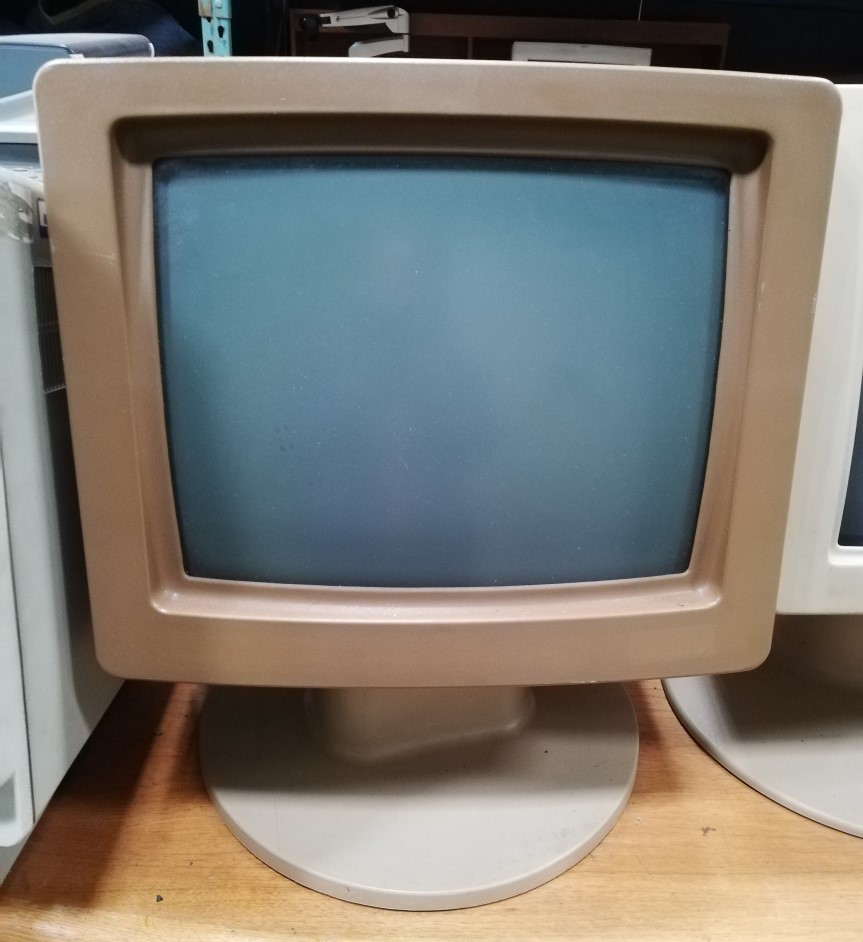Monitor – 1980s 14″-15″ Brown – Revival Props