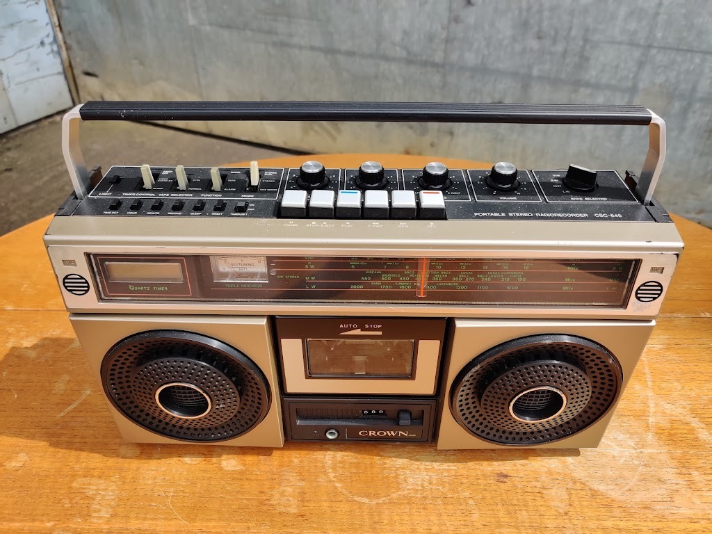 Portable Stereo – Crown Model CSC-645 (1979) – Revival Props
