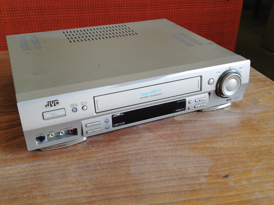 VHS Player – JVC Super VHS ET – Revival Props